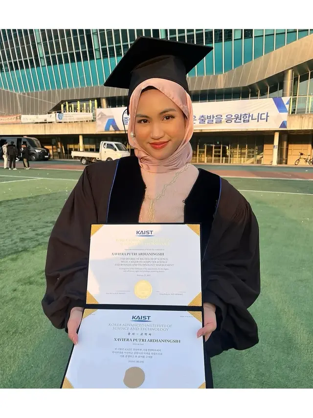 7 Potret Xaviera Putri Wisuda dari KAIST dengan Gelar Ganda, Didampingi Keluarga - Hot Liputan6.com