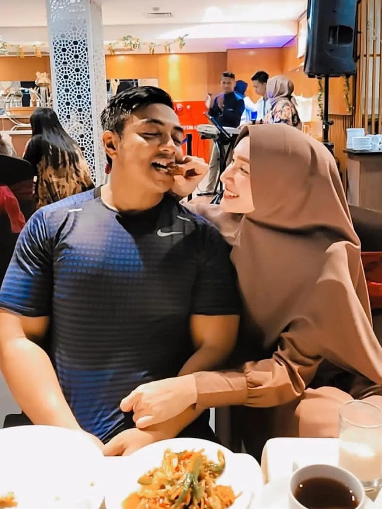 Ustaz Riza Muhammad Umumkan Sang Istri Hamil Anak Kembar lewat Program ...