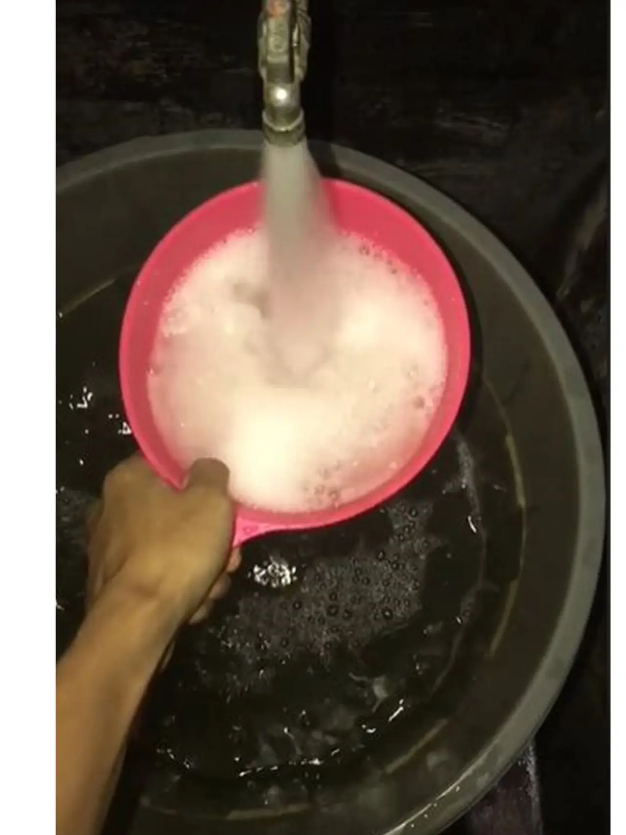 Pria Ini Tak Sengaja Jatuhkan Deterjen ke Sumur, Begini Kondisi Air ...