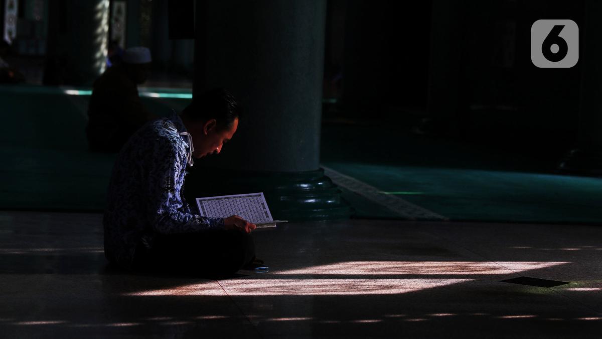 FOTO: Tadarus Al-Quran di Bulan Ramadhan - Foto Liputan6.com