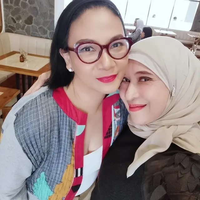 6 Potret Sylvana Herman di Usia 59 Tahun, Aktif Kumpul Bareng Rekan 90 ...