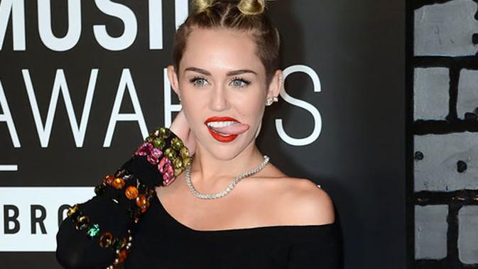 Miley Cyrus Berhasil Raih MTV 'Best Artist of The Year' - ShowBiz ...