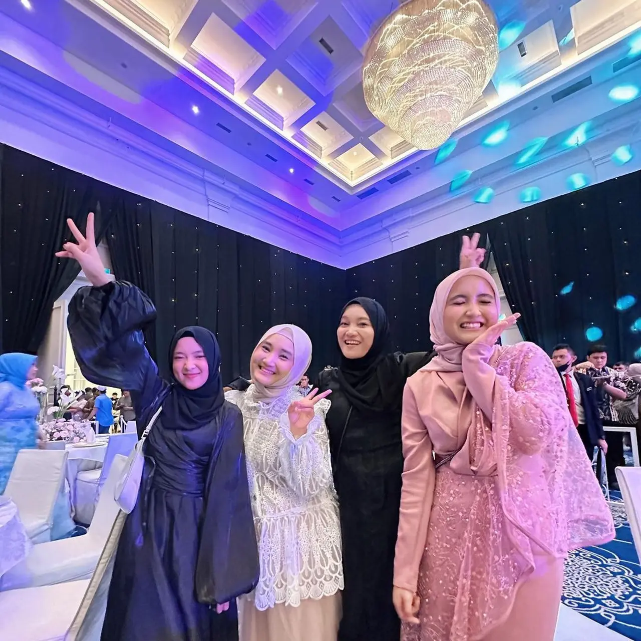 Punya Banyak Sahabat, Ini 7 Potret Artis Hadiri Pernikahan Kiky Saputri dan M Khairi - Hot ...