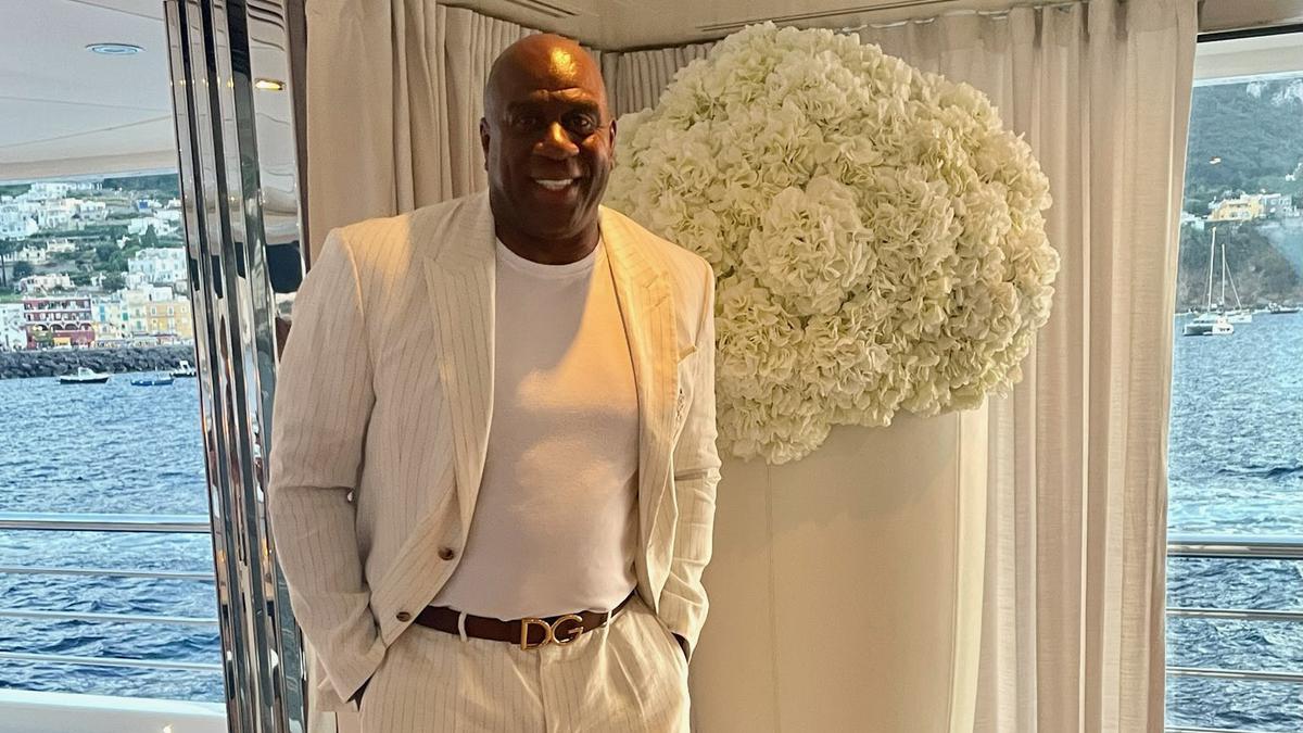 Legenda NBA Magic Johnson Jawab Isu Viral soal Donasi Darah Walau ...