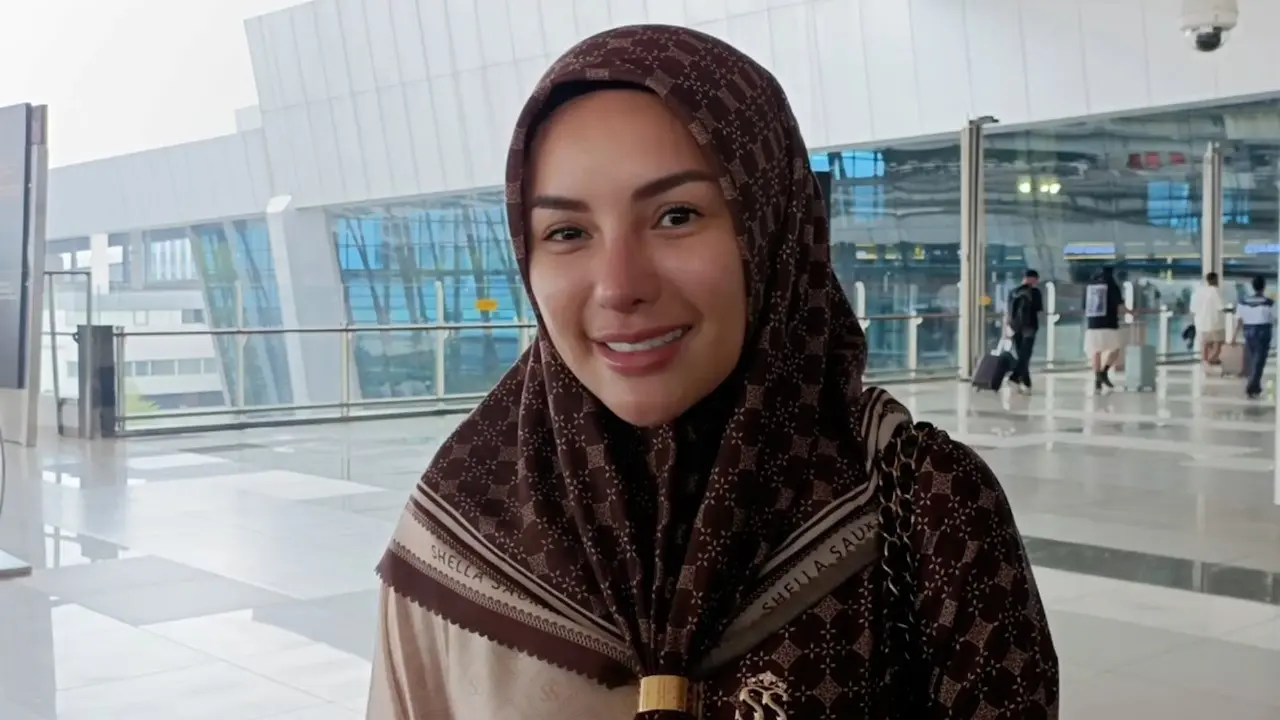 Nikita Mirzani Berangkat Umrah, Begini Reaksinya Saat Disinggung Akan Berhijab Lagi - ShowBiz ...