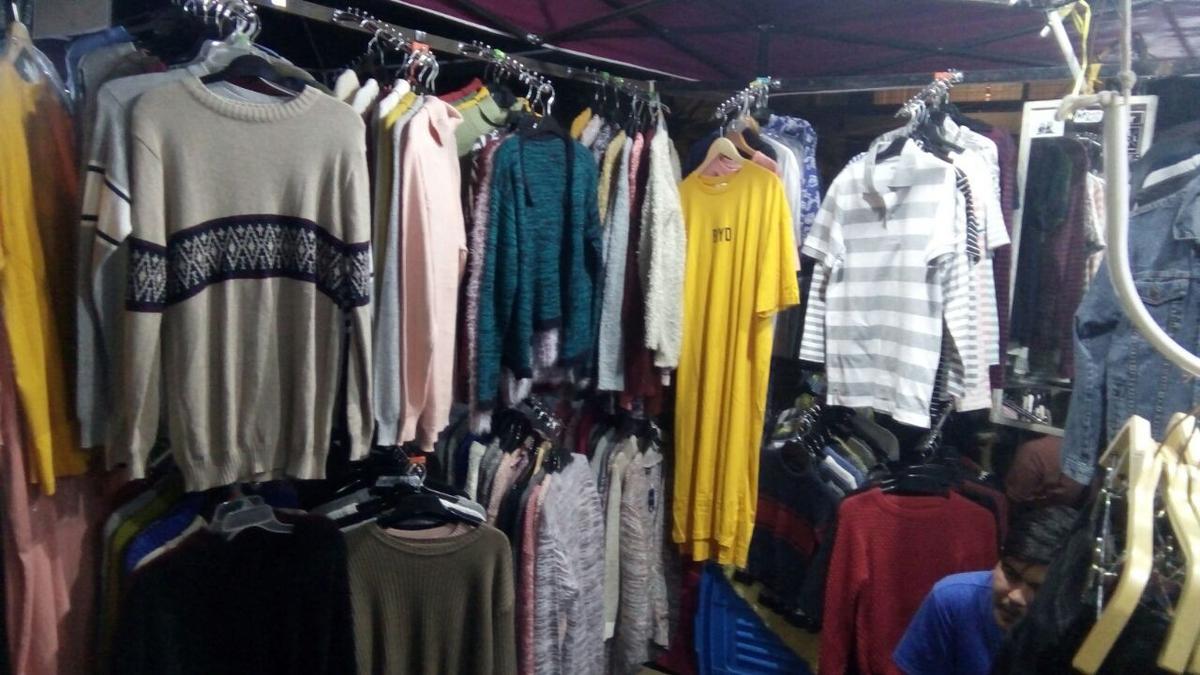 Geliat Bisnis Pakaian di Jalan Trunojoyo, Kawasan Belanja Kawula Muda ...