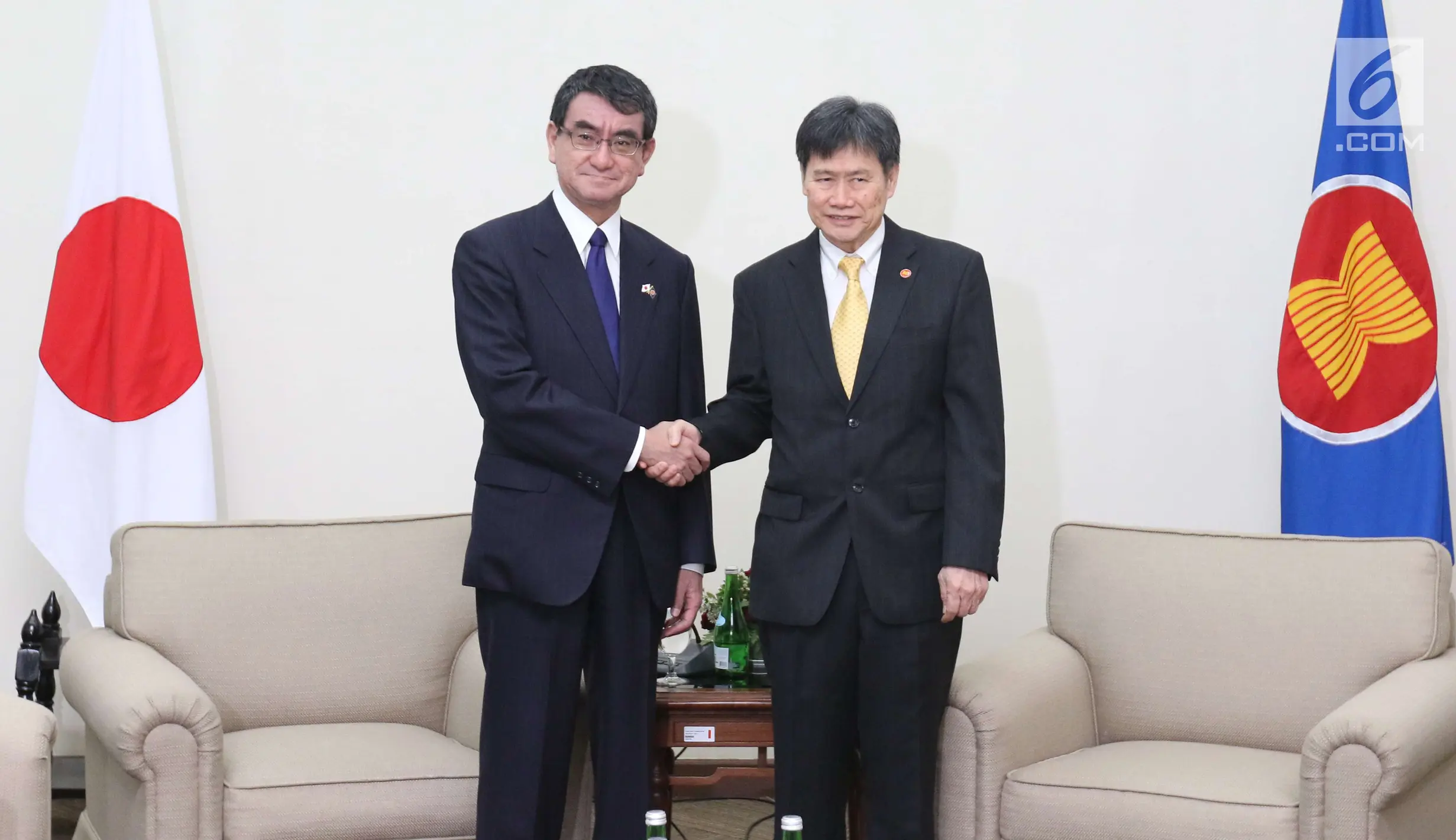 FOTO: Menlu Jepang Bertemu Sekjen ASEAN di Jakarta - Foto Liputan6.com