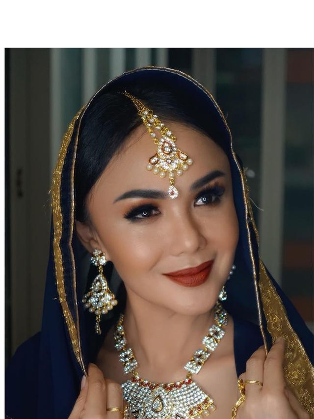 Biasa Natural, Ini 6 Potret Yuni Shara dengan Makeup Tebal - Surabaya ...