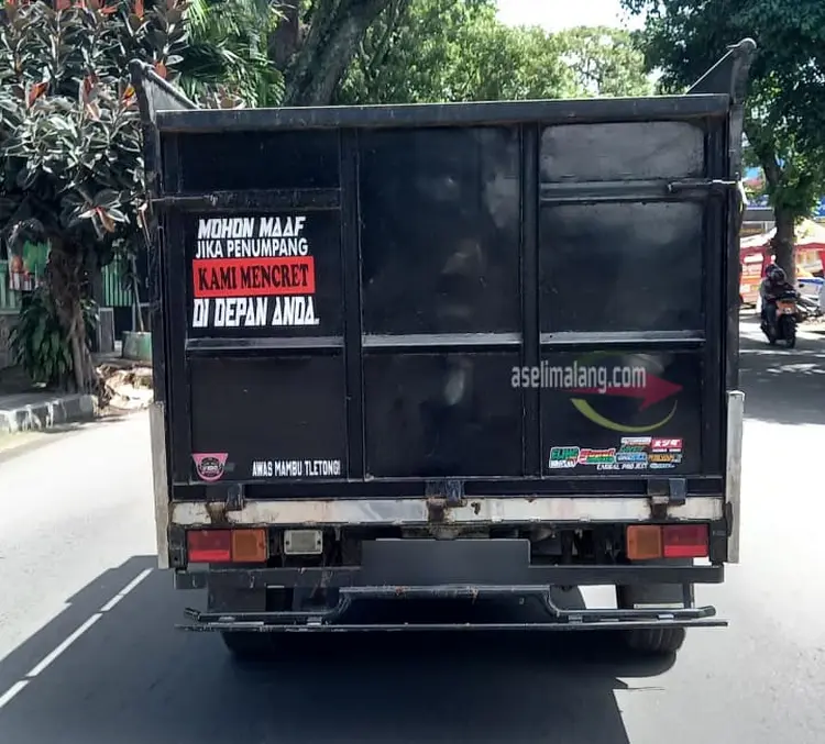 10 Potret Variasi Tulisan di Bak Pick Up, Berisi Pesan tapi juga Bikin ...