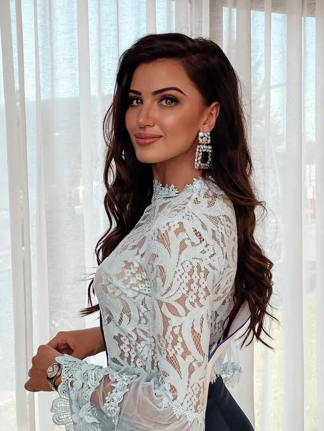 Chanique Rabe, Wakil Namibia Sabet Mahkota Miss Supranational 2021 ...