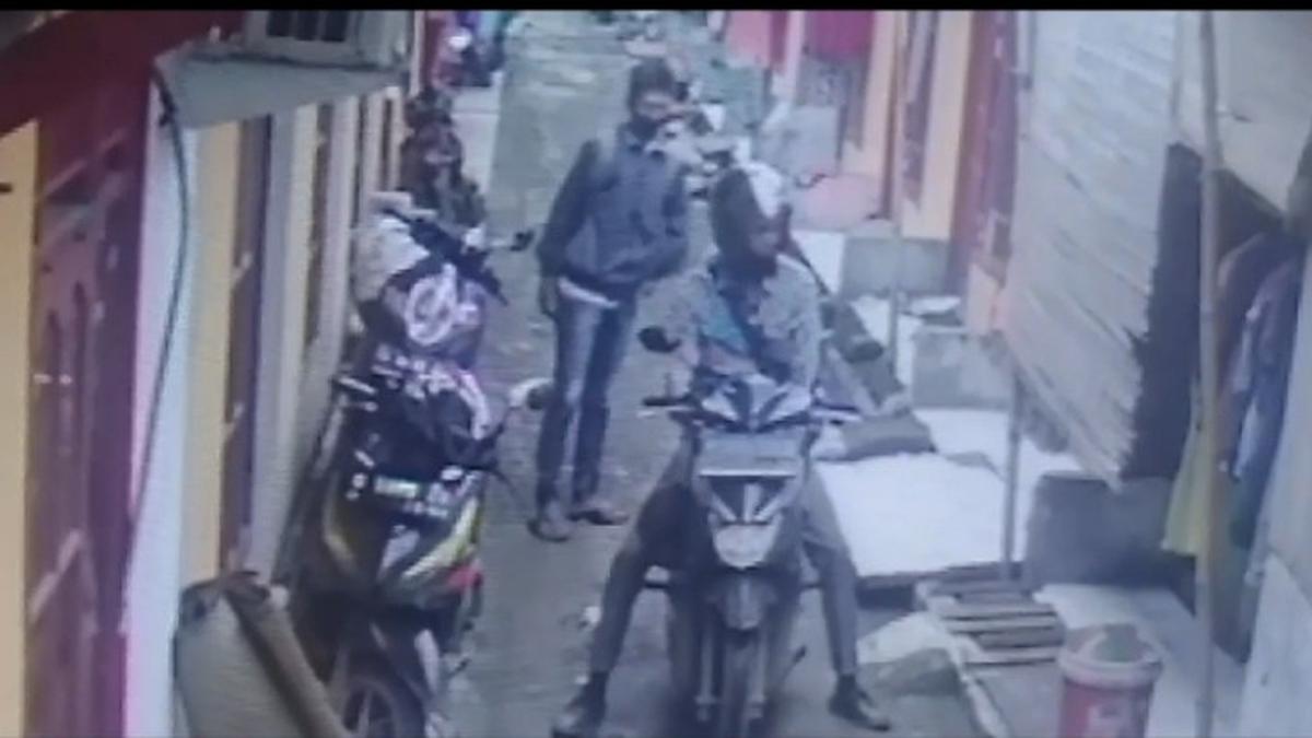 Aksi Pencurian Motor Siang Bolong di Bekasi Terekam CCTV - News Liputan6.com