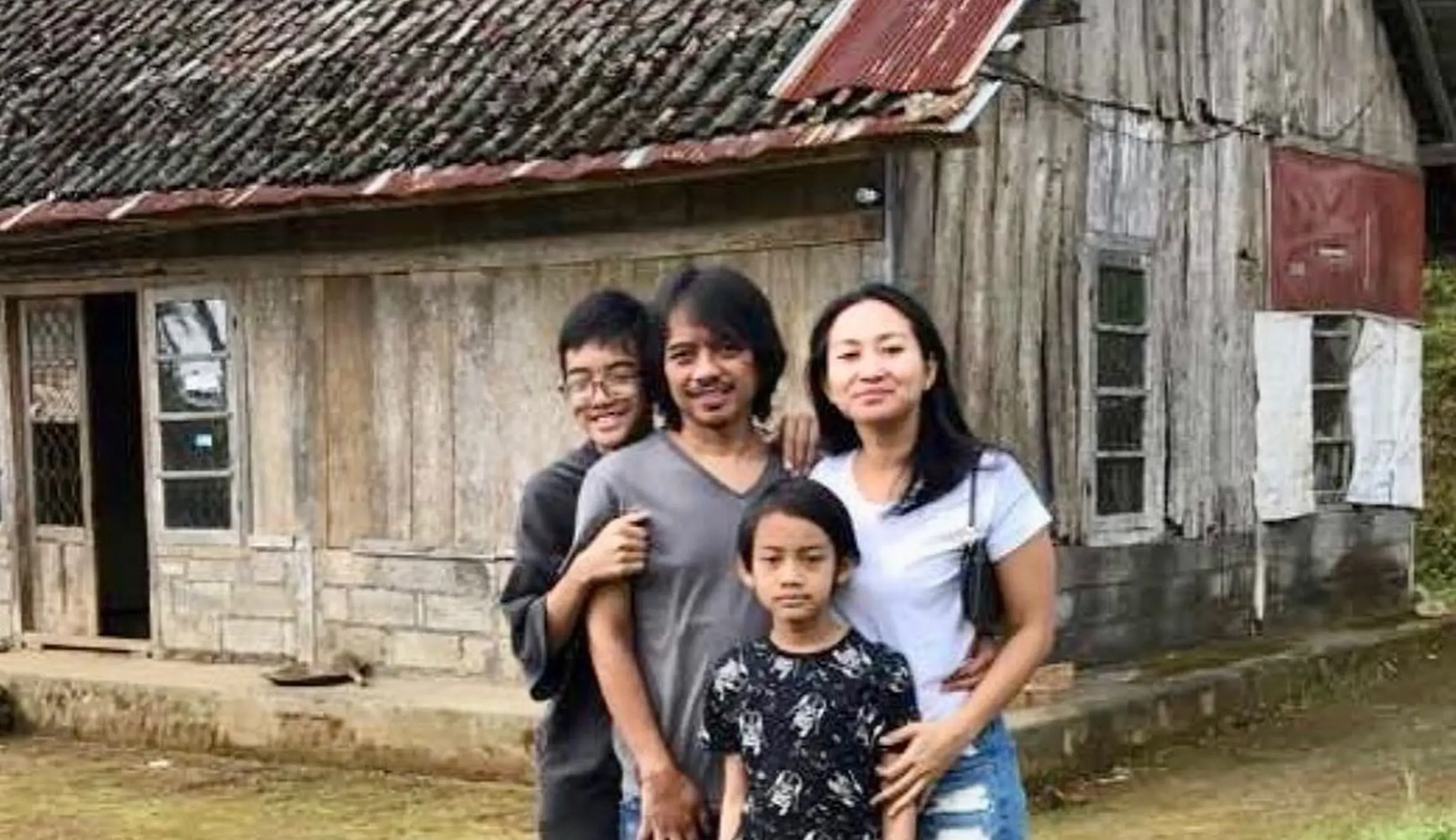 Jarang Tersorot, 10 Potret Kemesraan dan Keharmonisan Dewa Budjana dan ...