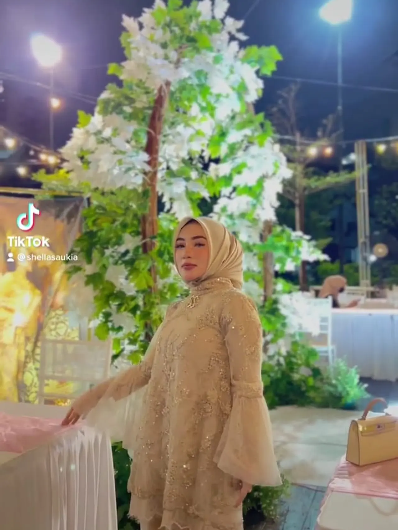 7 Potret Gaya Seleb di Acara Lamaran Venna Melinda dan Ferry Irawan - ShowBiz Liputan6.com