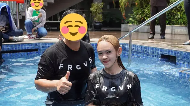 7 Potret Riri Febriana Mantan Artis Cilik Genta Buana saat Dibaptis, Sempat Berhijab - Hot ...