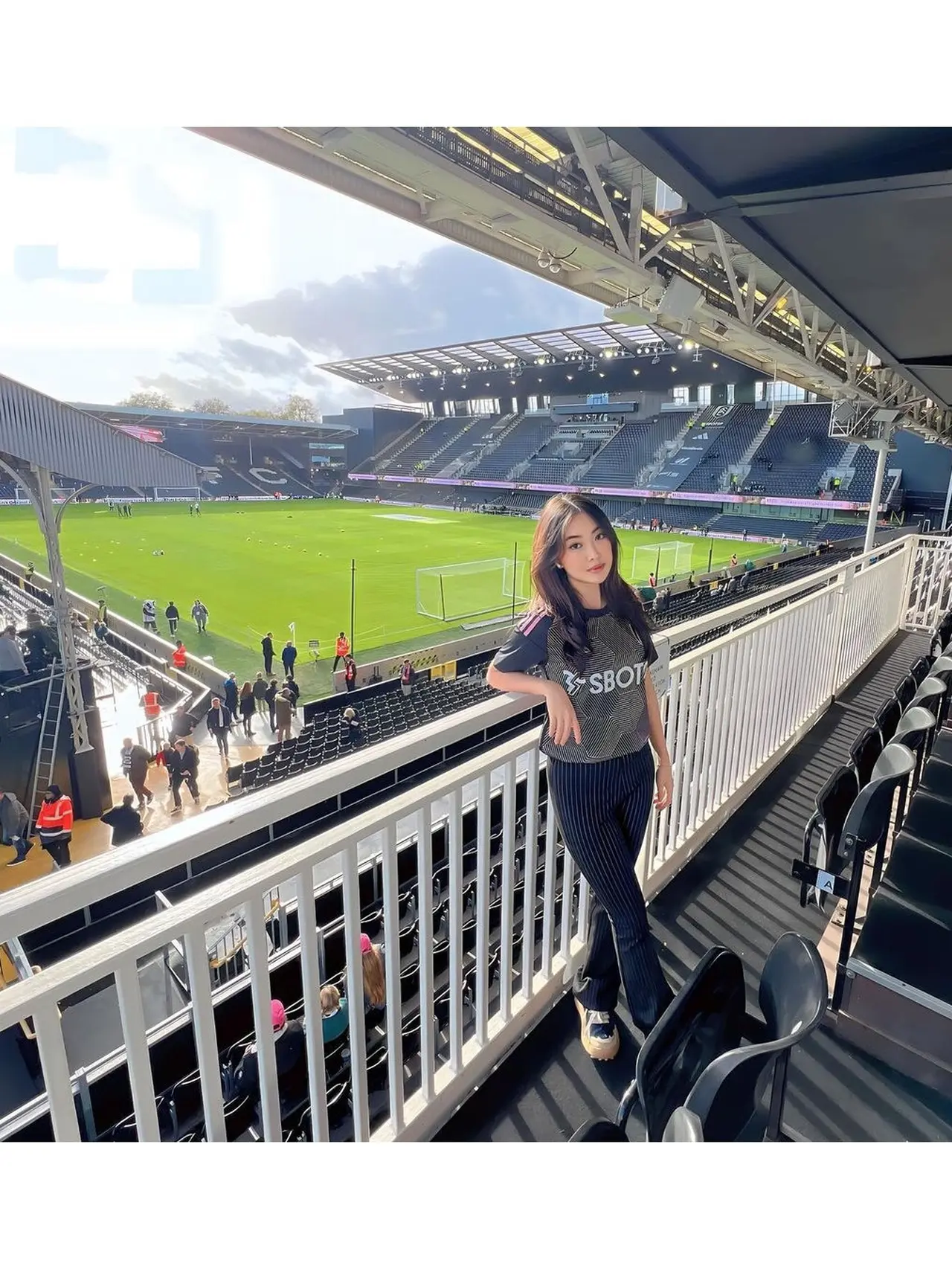 6 Potret Abigail Michelle, Viral Bawa Pesawat Sendiri untuk Nonton Bola di London - Hot Liputan6.com