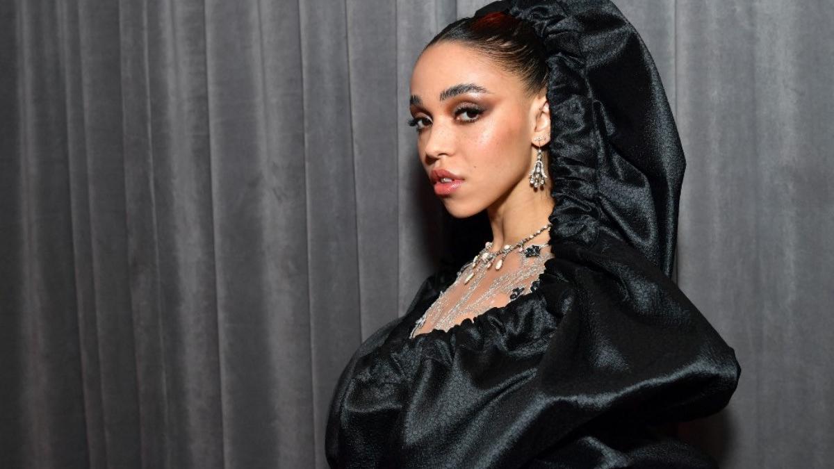 Lirik Lagu killer - FKA twigs - Ragam Bola.com