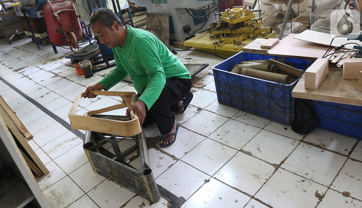 FOTO: Melihat Proses Pembuatan Sepeda Kayu