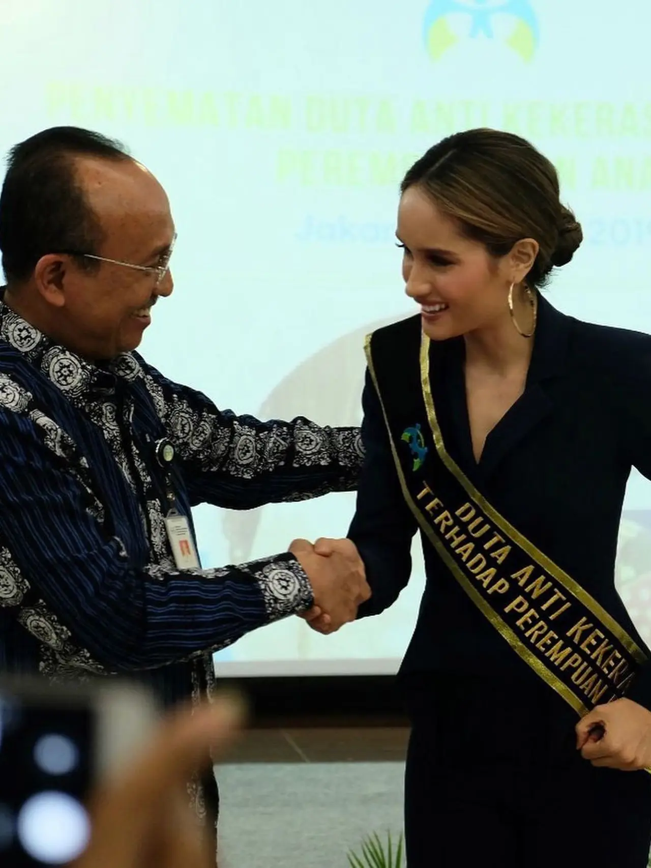 Jejaknya Gemilang Sepanjang Karir, Sederet Prestasi Cinta Laura yang ...