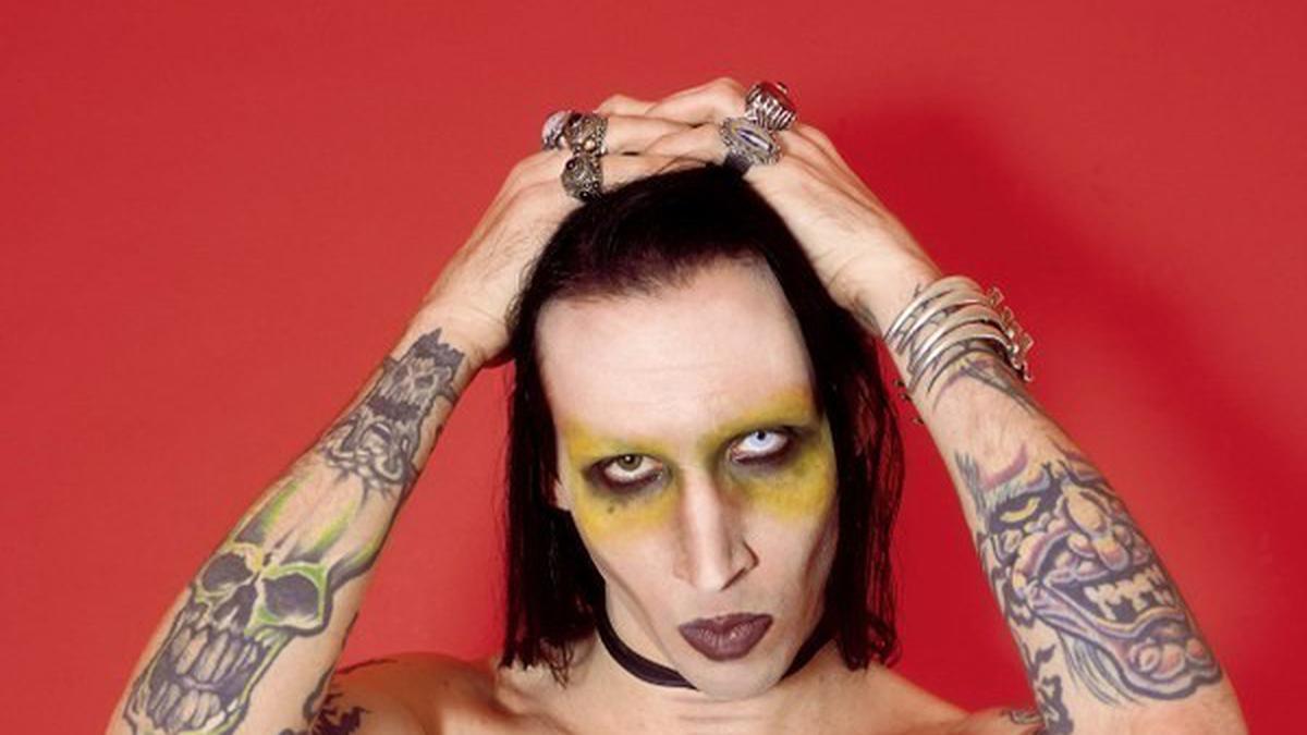 Ngobrol dengan Kucing, Marilyn Manson Sakit Jiwa?