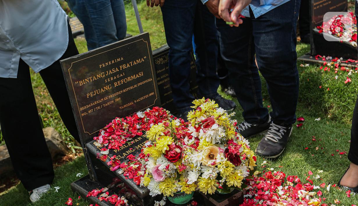 Ziarah Makam Pejuang Reformasi Peringati Tragedi 12 Mei 1998