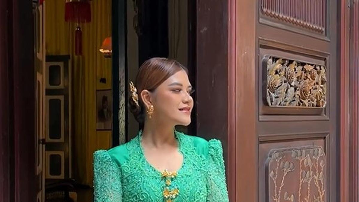 Tampil Cantik dengan Kebaya Tosca, Ini Inspirasinya dari Kahiyang Ayu hingga Tina Toon - Fashion ...