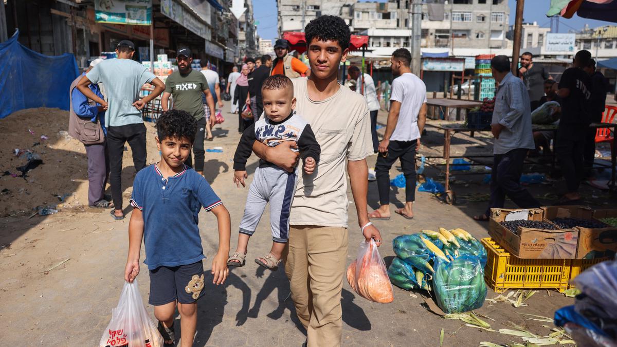 Kehidupan Warga Gaza di Tengah Kepungan Total Militer Israel - Foto ...