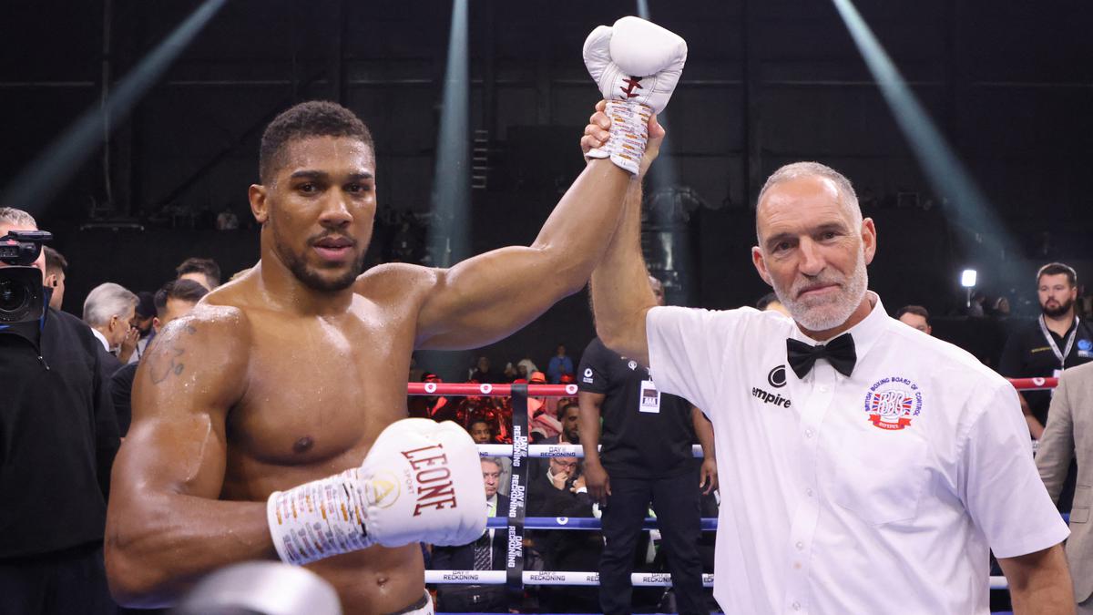 Tinju: Anthony Joshua Hajar TKO Otto Wallin, Deontay Wilder Dikalahkan Joseph Parker - Bola ...