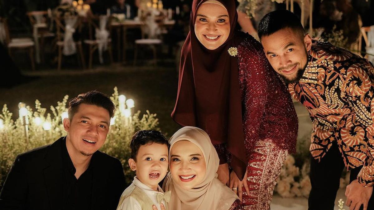 6 Inspirasi Model Kebaya Kondangan Berhijab Ala Zaskia dan Shireen ...