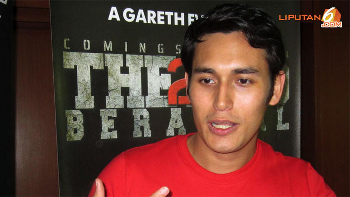 Demi The Raid 2, Arifin Putra Naik Turun Tangga - ShowBiz Liputan6.com