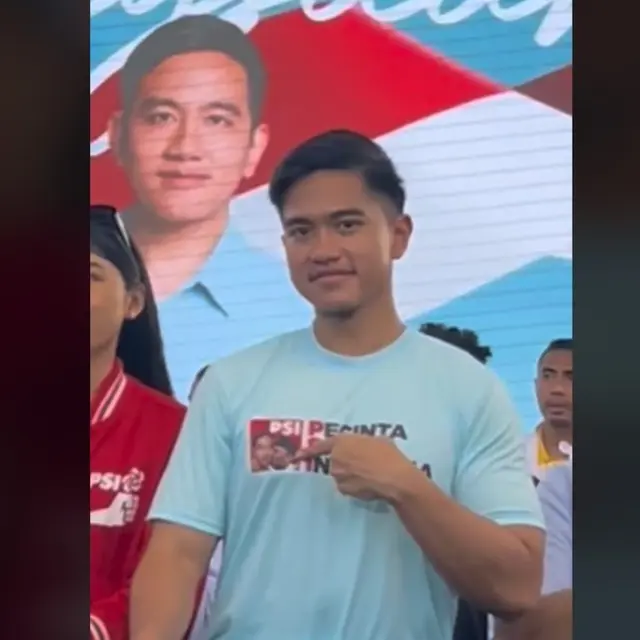 Kaesang Pangarep Pamer Kaus Pecinta Samsul Indonesia, Wajah Pasrah ...