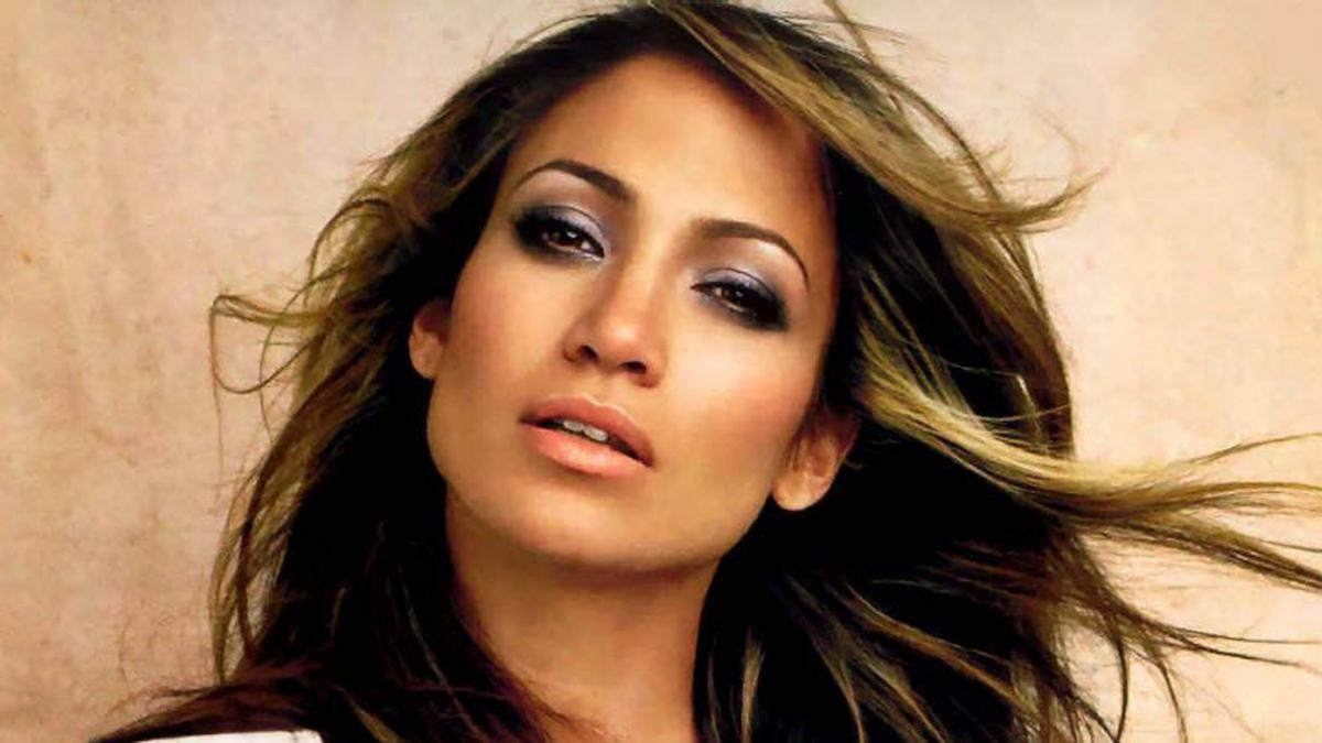 Jennifer Lopez Berbagi Kisah Hidup Lewat Buku