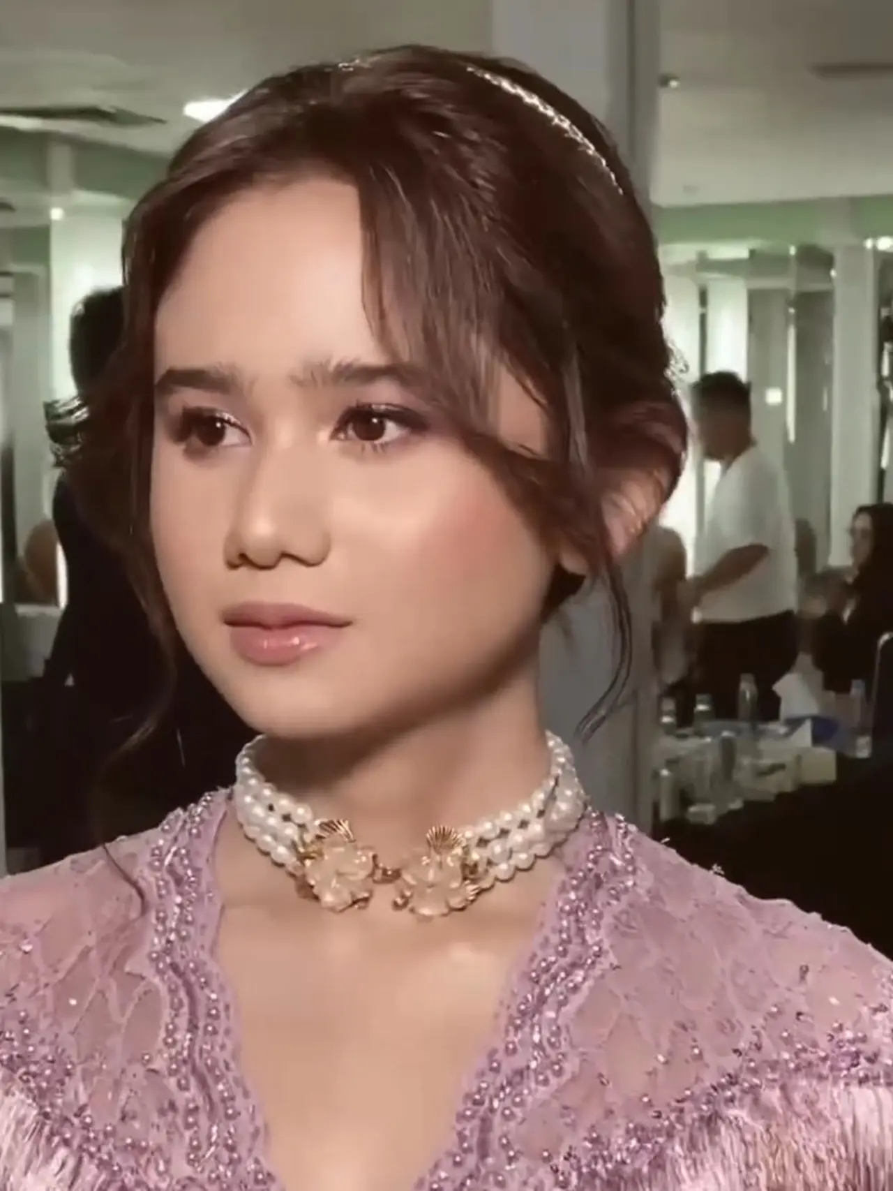 Mau Poni tapi Takut Salah Model? Ini 10 Gaya Poni yang Cocok untuk ...