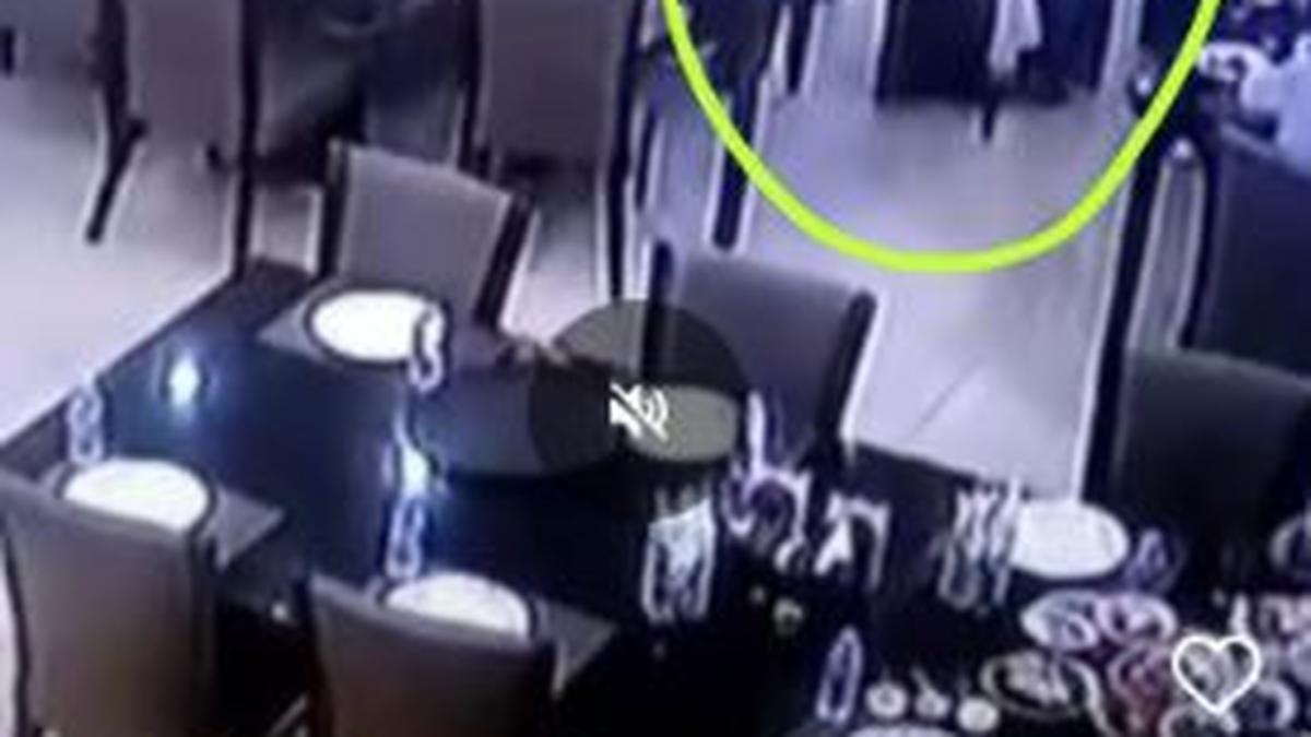 Viral Aksi Komplotan Pencuri Tas Terekam CCTV di Restoran Pasar Minggu - News Liputan6.com