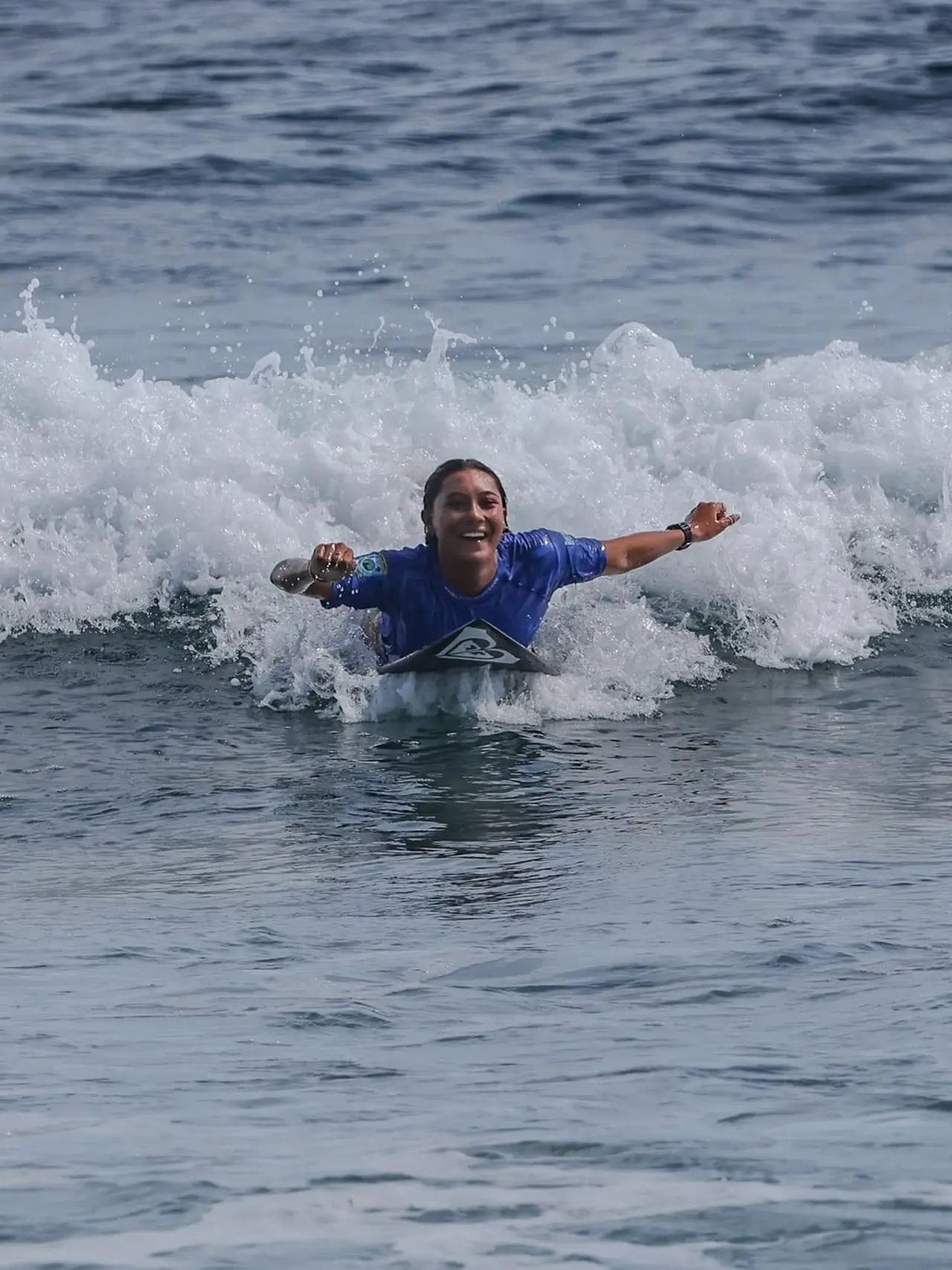 6 Potret Suri Jabrik, Keponakan Luna Maya yang Jadi Surfer Profesional ...