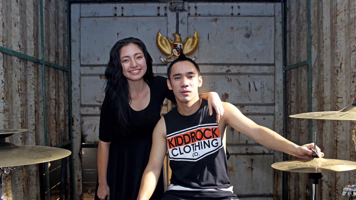 Bersama Ikmal Tobing, Manda Cello 'Bela Tanah Air' di Jalur Rock ...