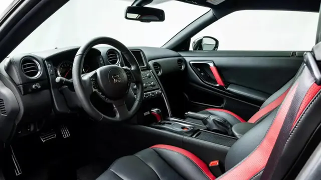 Pensiun dari Formula 1, Sebastian Vettel Jual Nissan GT-R R35 Black ...