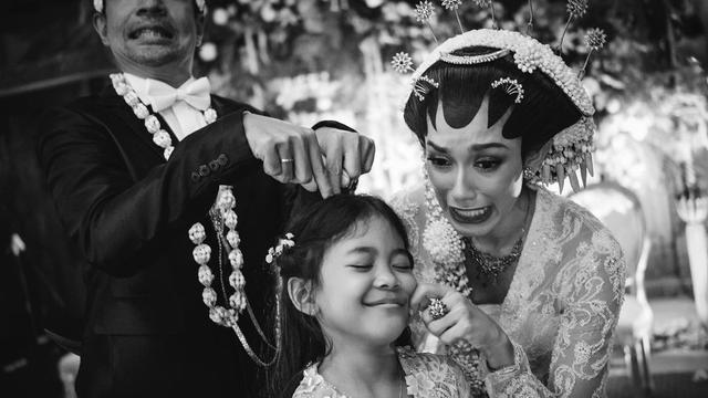 7 Potret Kocak Pernikahan Dimas Djayadiningrat dengan Faradina Mufti ...