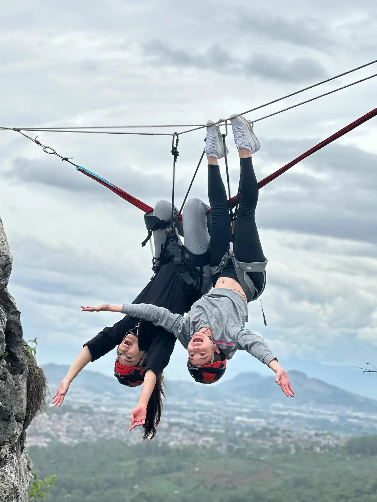7 Potret Nathalie Holscher Naik Tebing Gunung Hawu, Enggak Takut ...