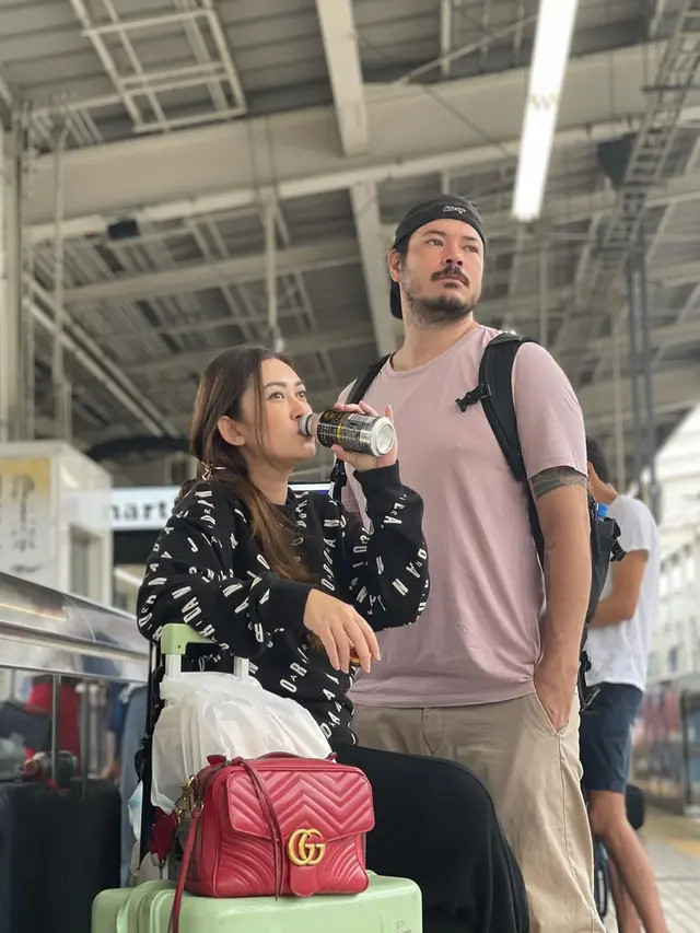 Nafa Urbach Ungkap Alasan Kerap Unggah Foto Bareng Mantan Suami - Entertainment Fimela.com