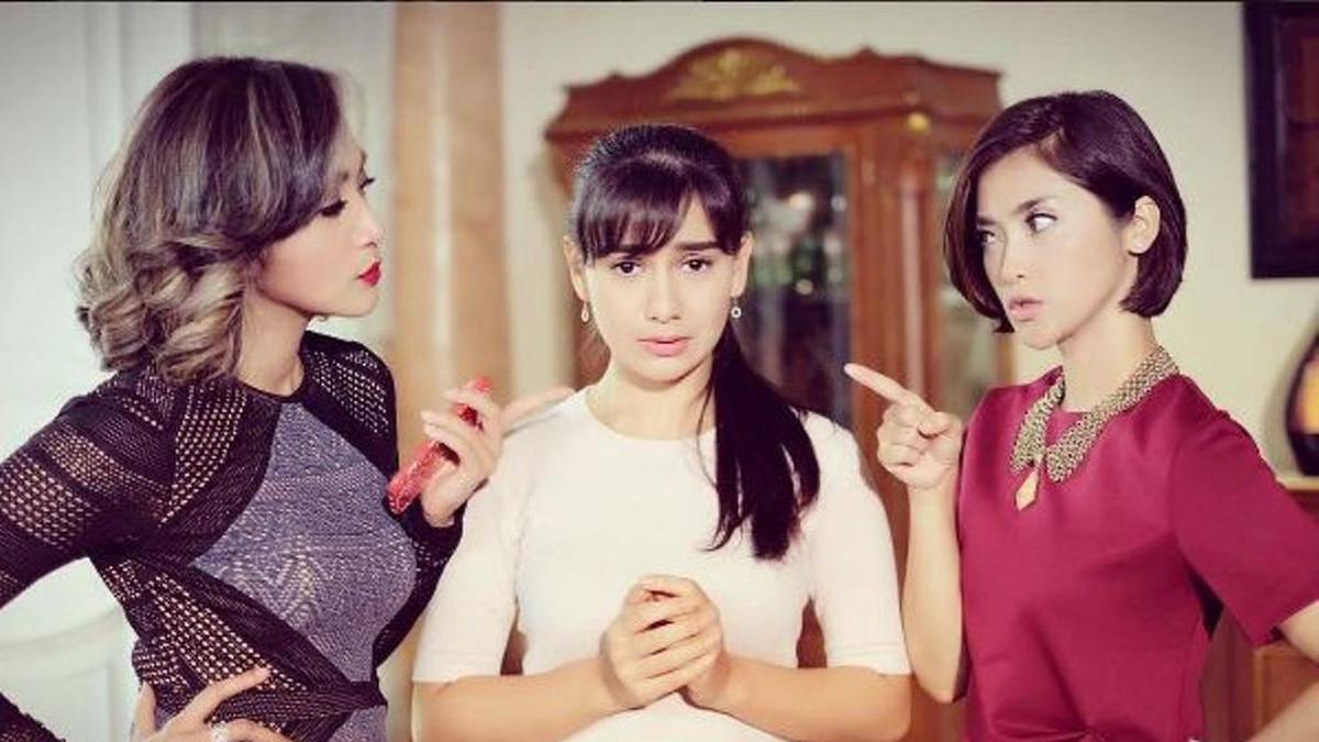 Mana Lebih Kejam Antara Tante Sarah dan Karin? - Beauty Fimela.com