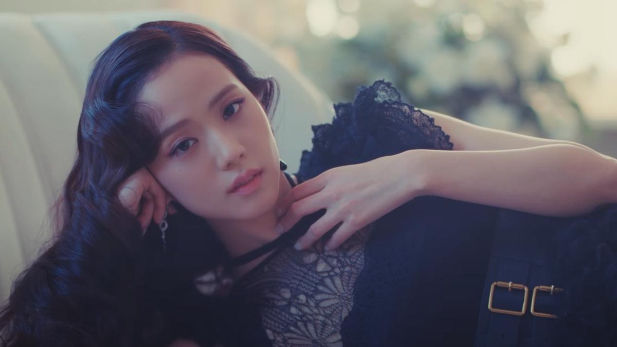 6 Potret Jisoo BLACKPINK Tampil Bak Penari Flamenco Pakai Dress Dior di MV Terbarunya - Photo ...