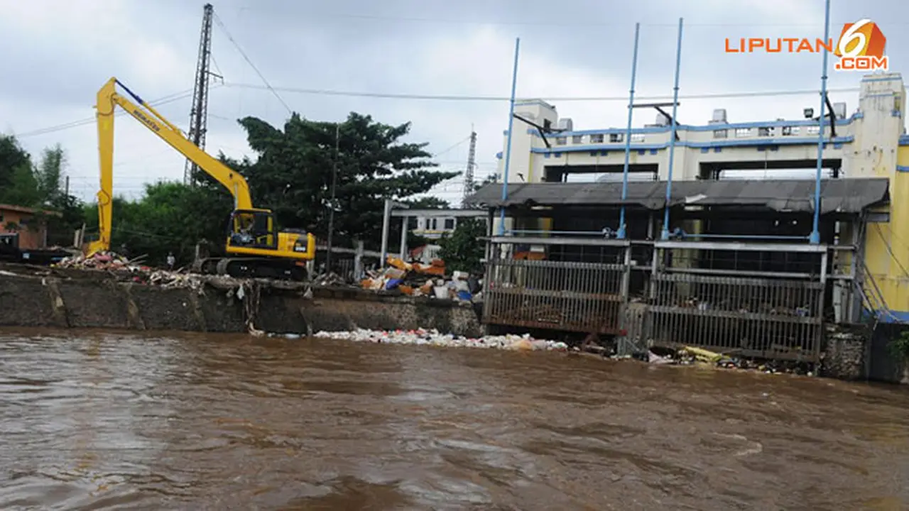 Pintu Air Manggarai Aman, Katulampa Siaga III - News Liputan6.com