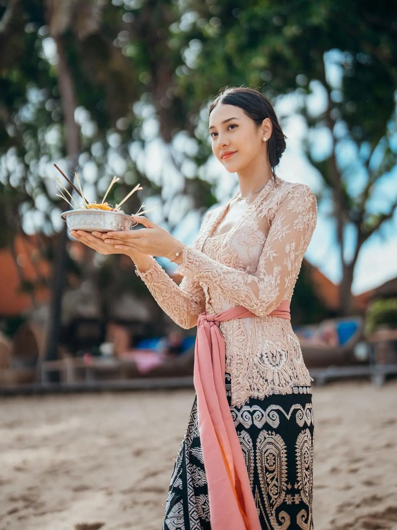 10 Potret Cantik Anya Geraldine Menjelma Jadi Gadis Bali - Entertainment Fimela.com