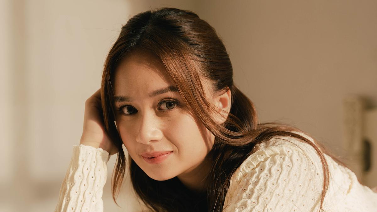 Gandeng Perta Sihombing, Chintya Gabriella Rilis Lagu Nikmati Perjalanan untuk Mereka yang ...