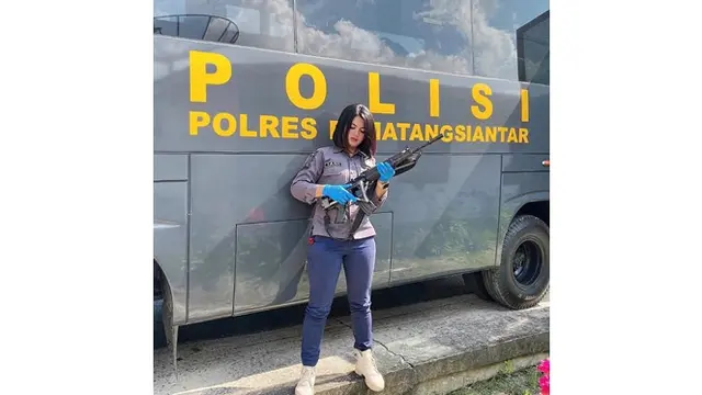 Pernah Bikin Hotman Paris Kagum, Ini 6 Potret Terbaru Bripda Vani ...