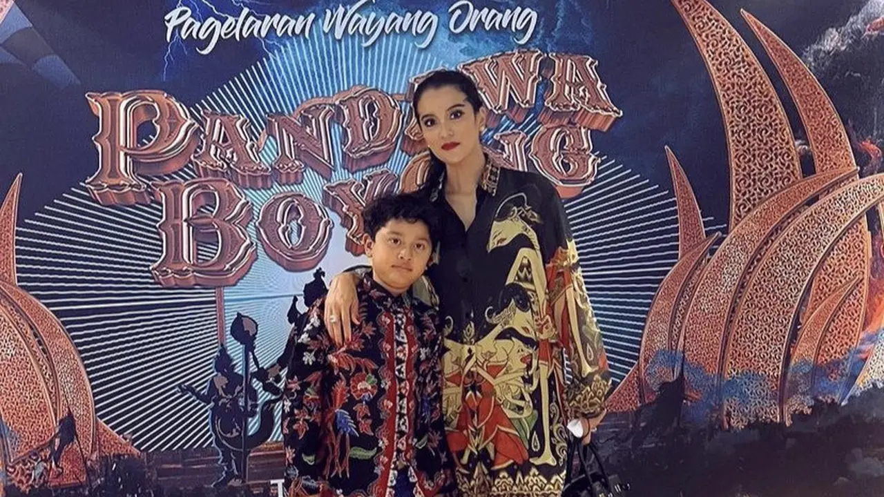 8 Tampilan Stylish Marcella Zalianty saat Bersama Kedua Anaknya