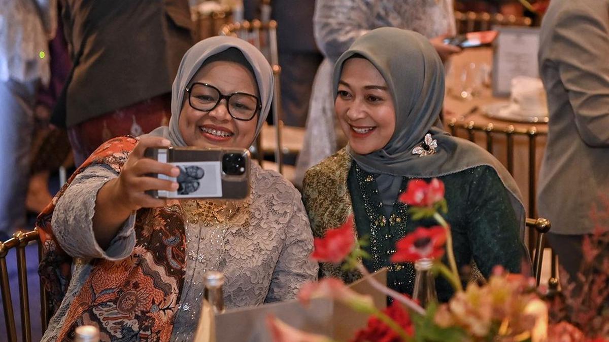 Gaya Istri Anies Baswedan dan Cak Imin Kondangan Bareng untuk Pertama ...