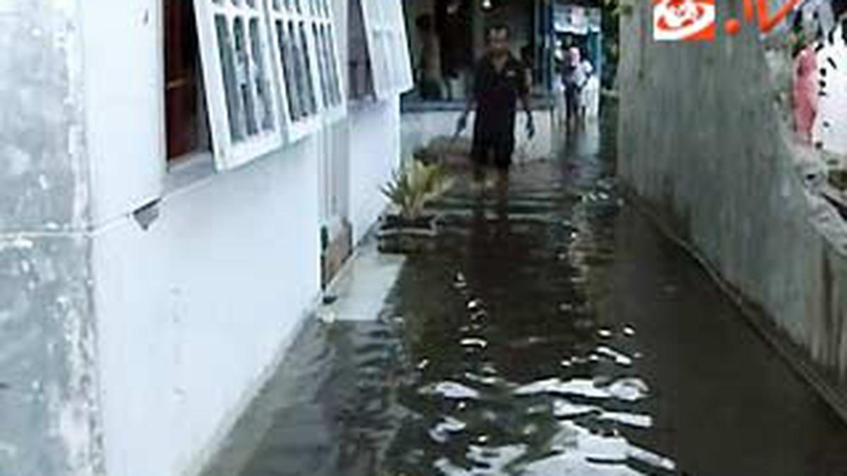 Banjir Pasang Kembali Rendam Padang - News Liputan6.com