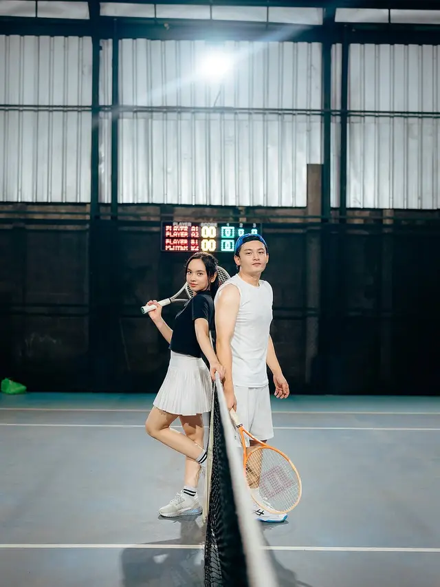 6 Potret Lyodra dan Randy Martin Main Tenis, Kompak Bareng Davina ...