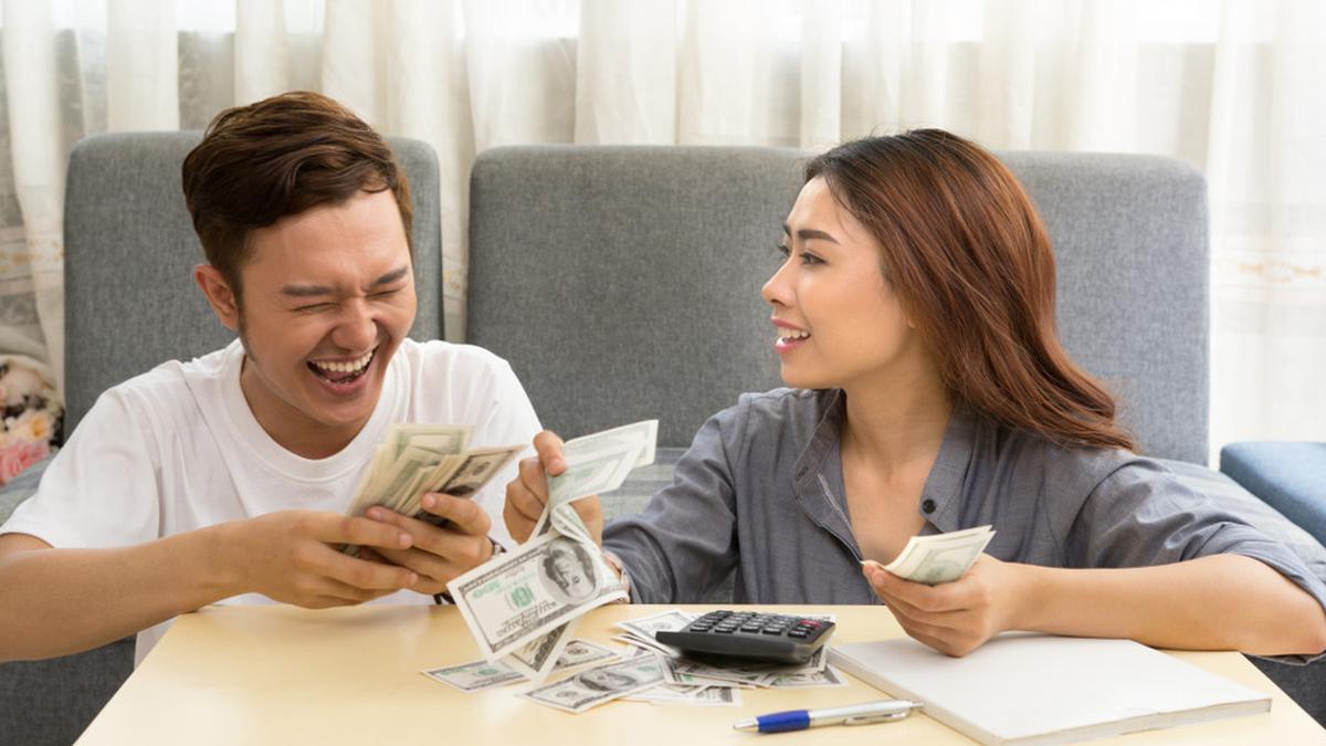 Hemat yang Berlebihan, 4 Zodiak Ini Jadi Suami Paling Pelit ...